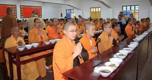 Cosa sono i monaci Shaolin? Come si allena il monaco Shaolin nel kung ...